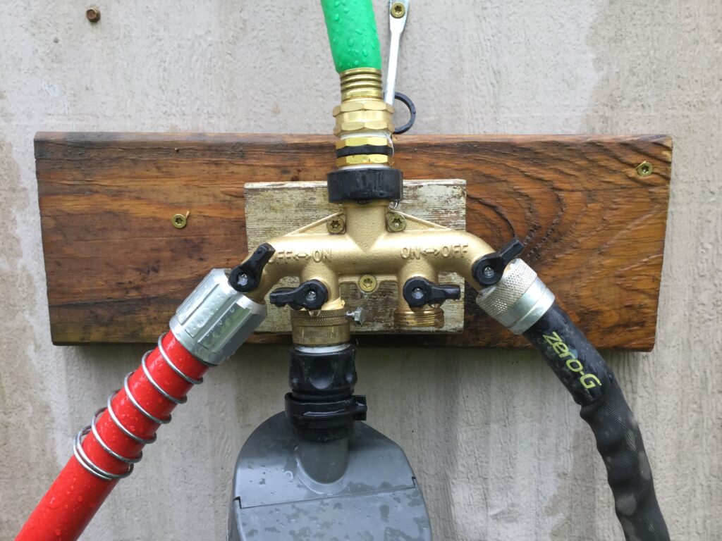 Easy water hose hub - WetKnee Books